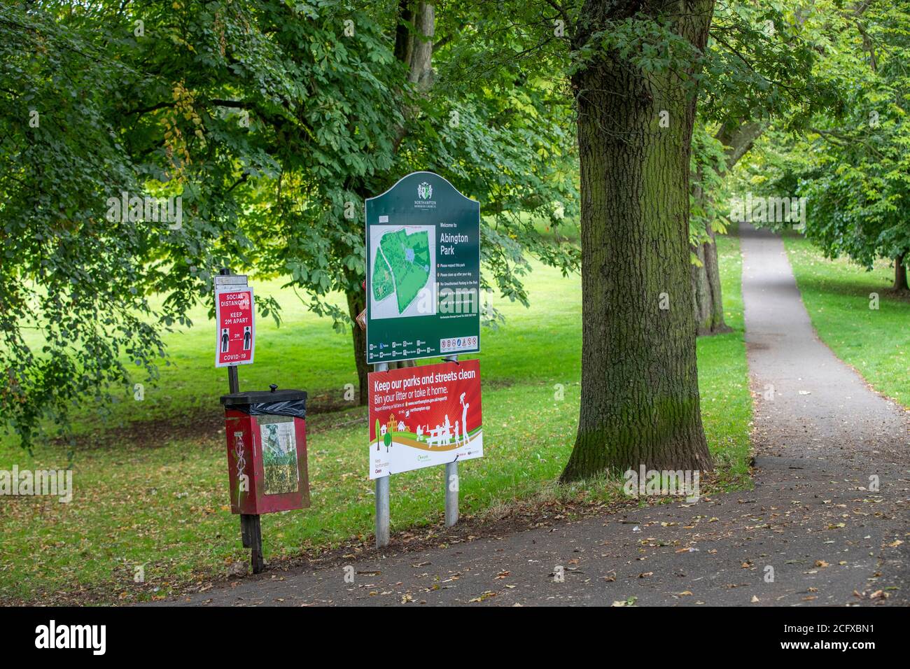 Stop dropping litter hi-res stock photography and images - Alamy