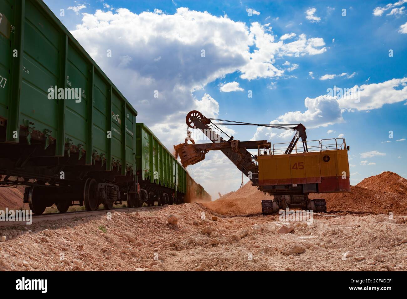 Ore hopper hi-res stock photography and images - Alamy