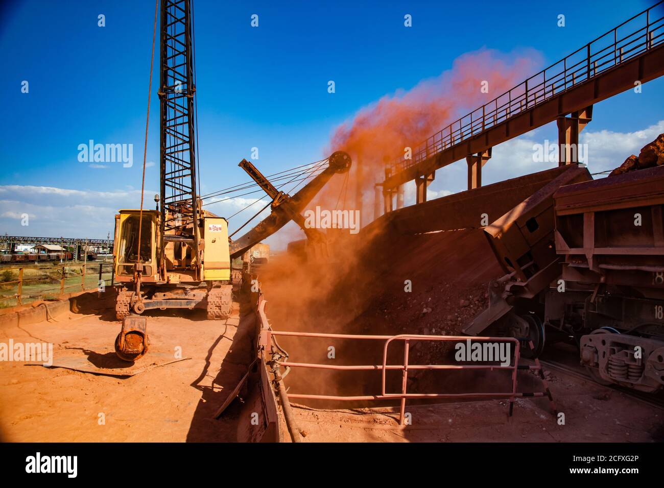 Railway loading hi-res stock photography and images - Alamy