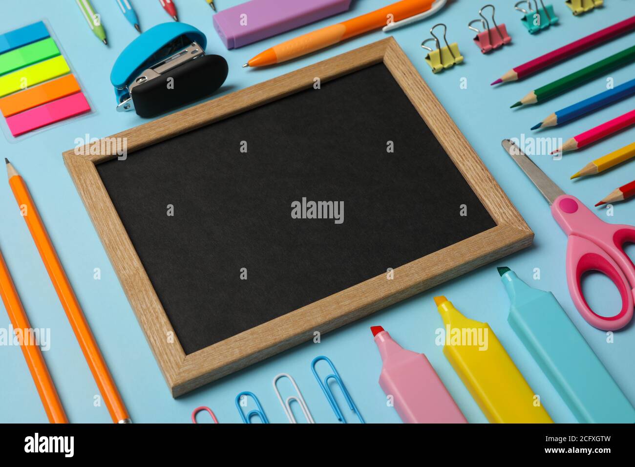 Empty teachers desk hi-res stock photography and images - Alamy