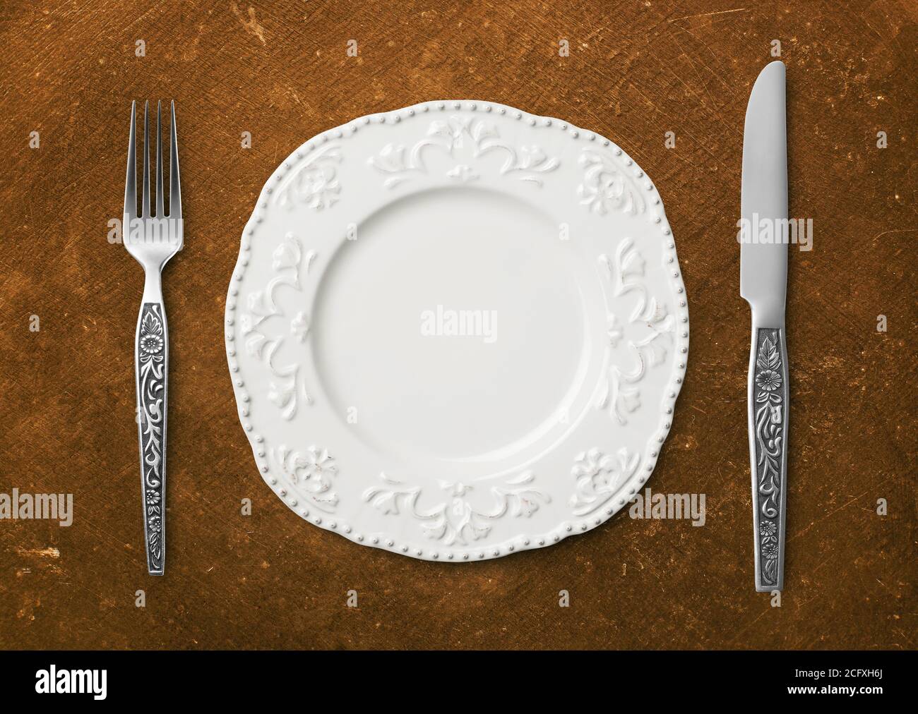 Dinner plate setting Stock Photo - Alamy