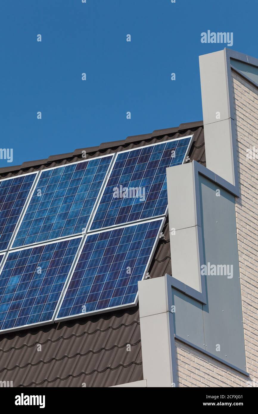 Side view of a newly build house with solar panels on the roof Stock ...