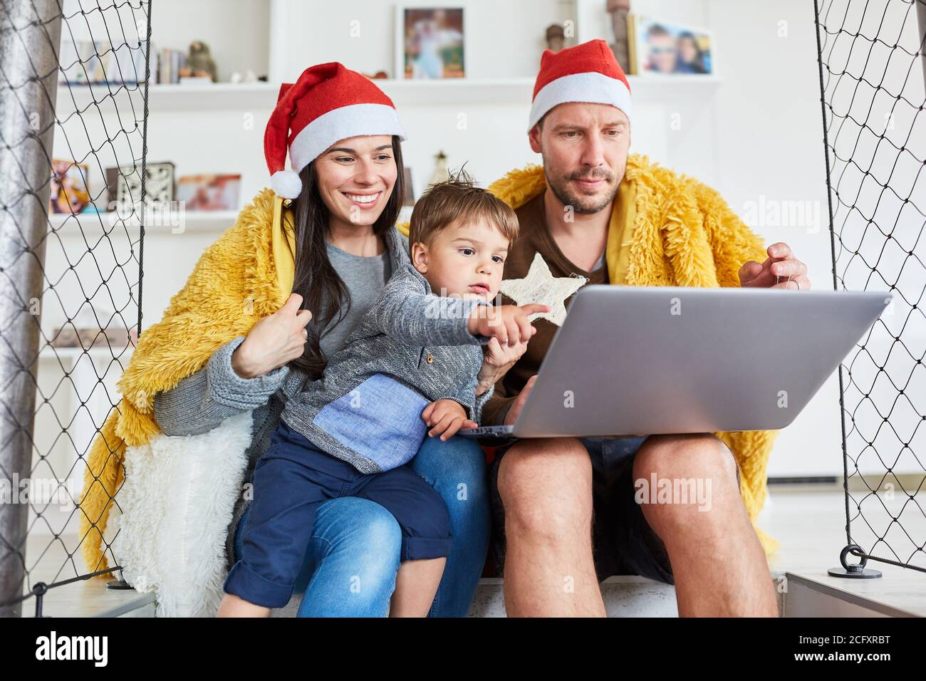 Zoom chat 3 people hi-res stock photography and images - Alamy