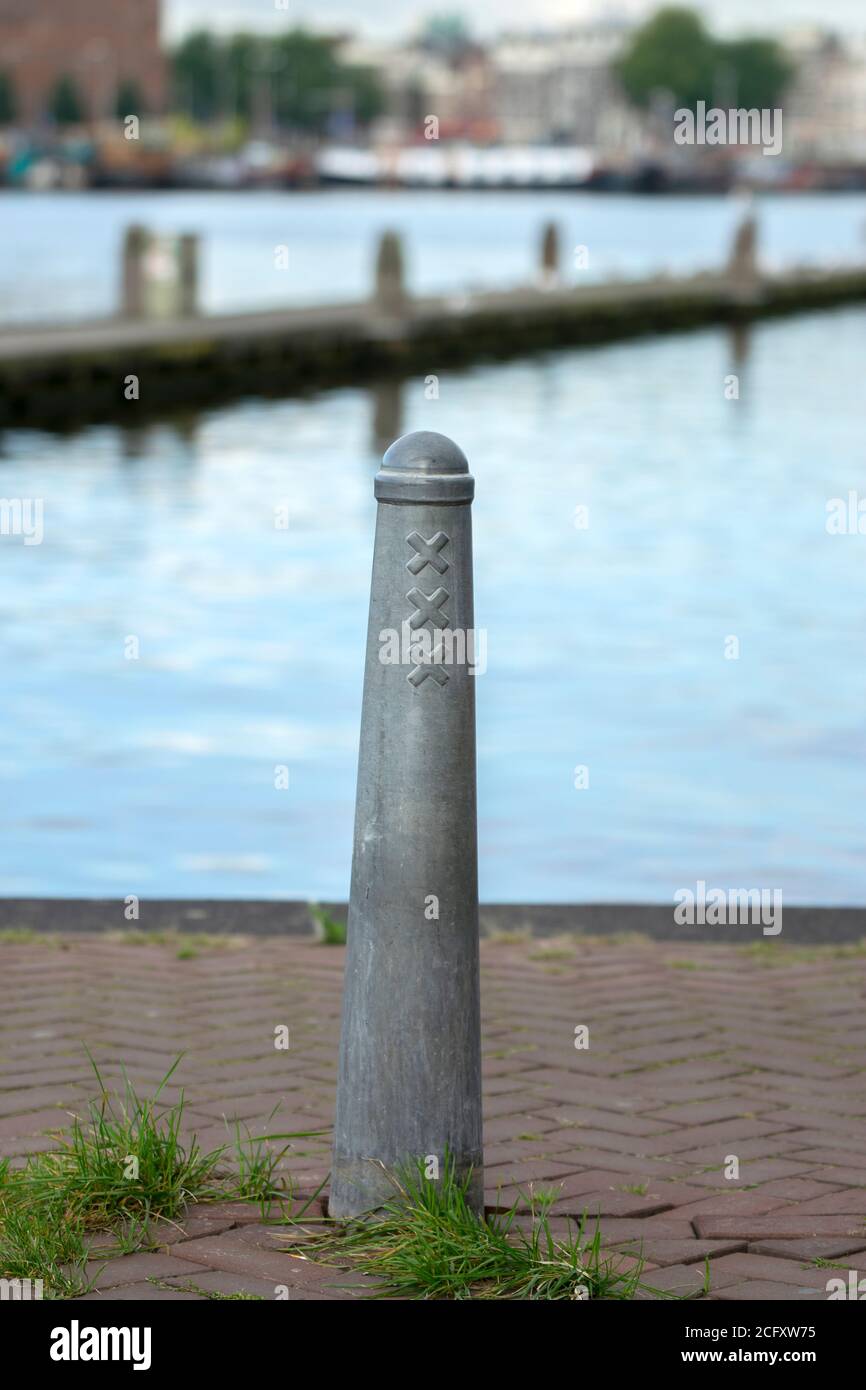 Silver bollard hi-res stock photography and images - Alamy