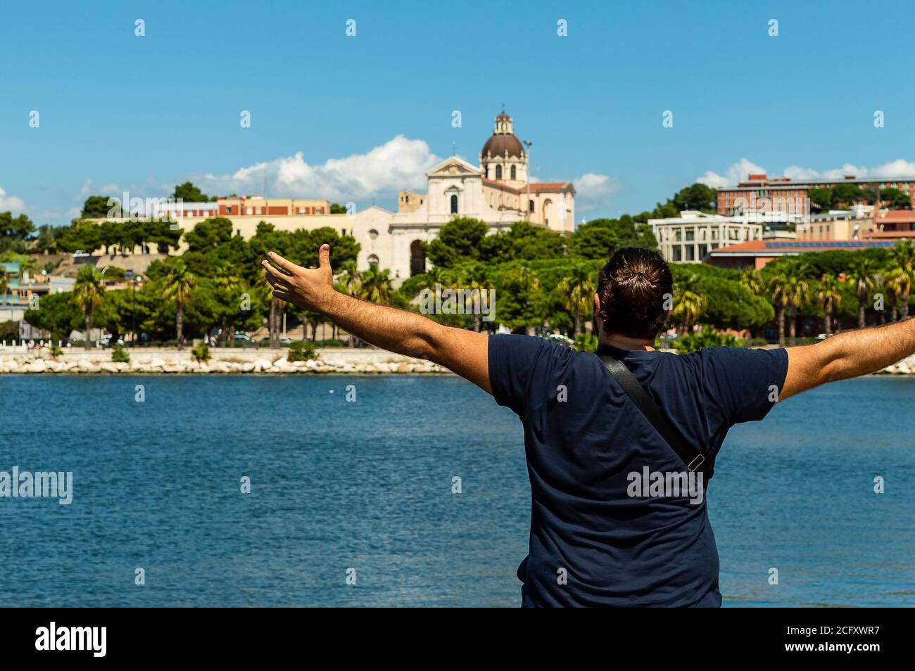Man watching city landscape hi-res stock photography and images - Alamy