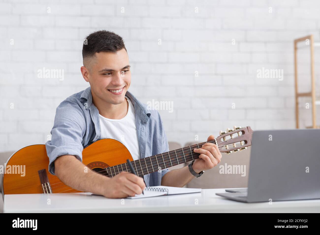 Singing lesson hi-res stock photography and images - Alamy
