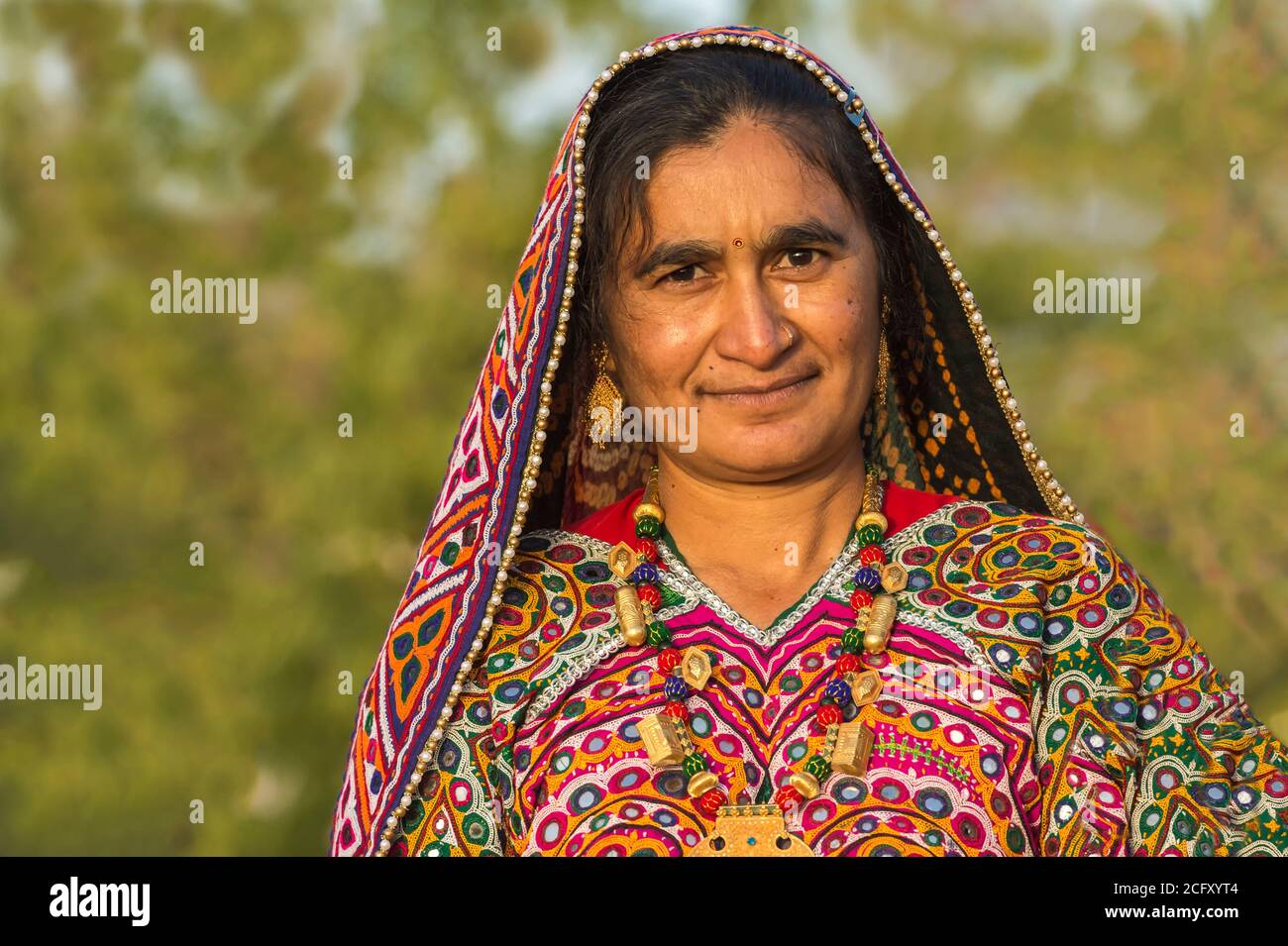 Ahir Woman in traditional colorful cloth, Great Rann of Kutch Desert ...