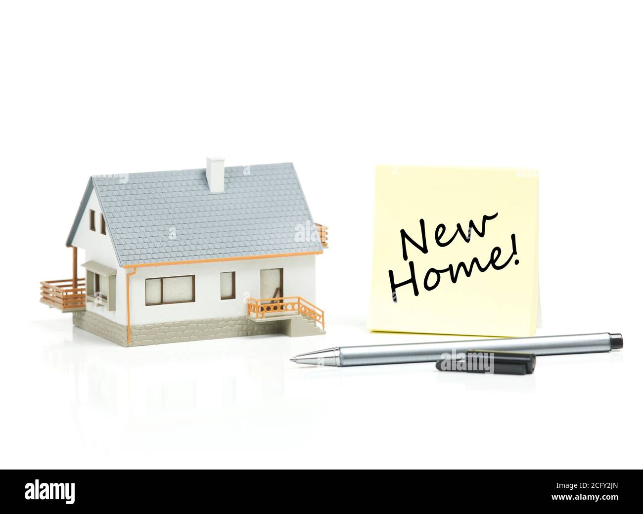 Model house and post-it with new home message Stock Photo - Alamy