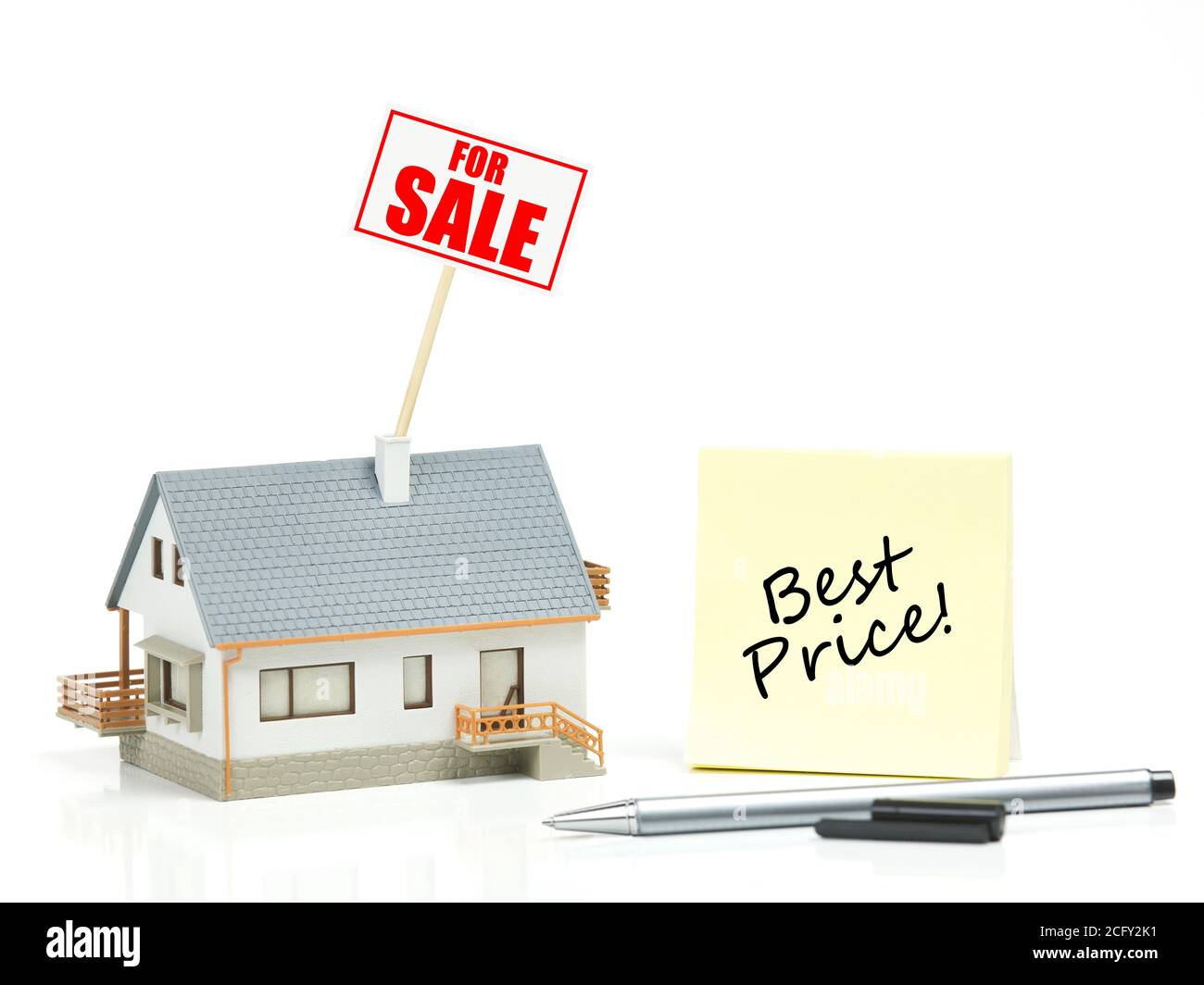 Model house and post-it with best price message Stock Photo - Alamy