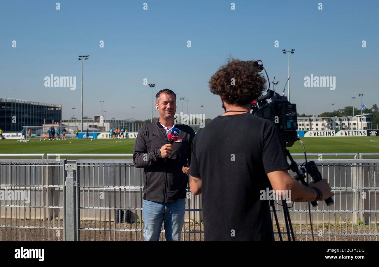 Sport tv moderator hi-res stock photography and images - Alamy