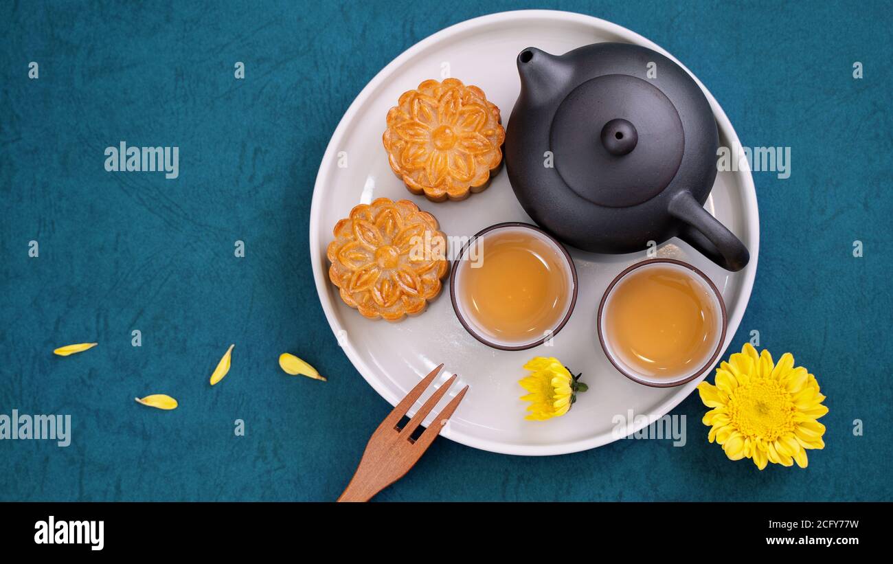 Moon cake for Mid-Autumn Festival, delicious beautiful fresh mooncake ...