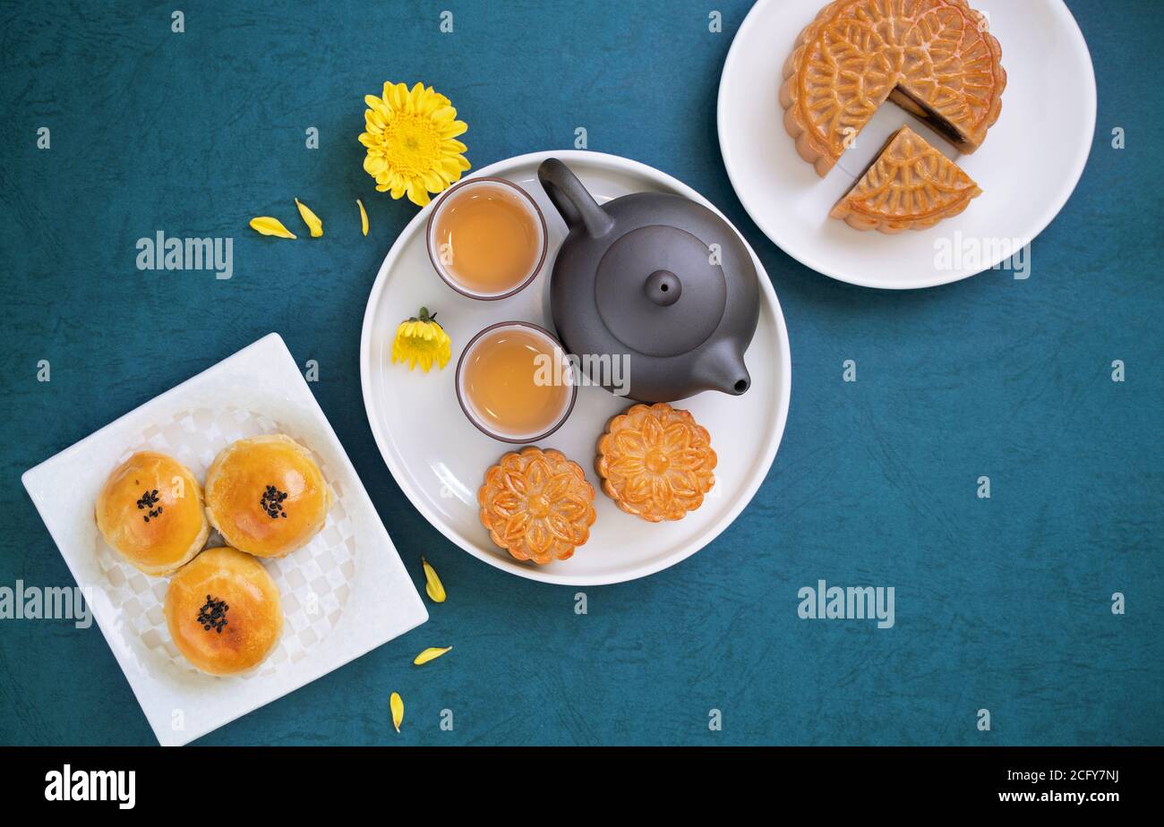 Moon cake for Mid-Autumn Festival, delicious beautiful fresh mooncake ...
