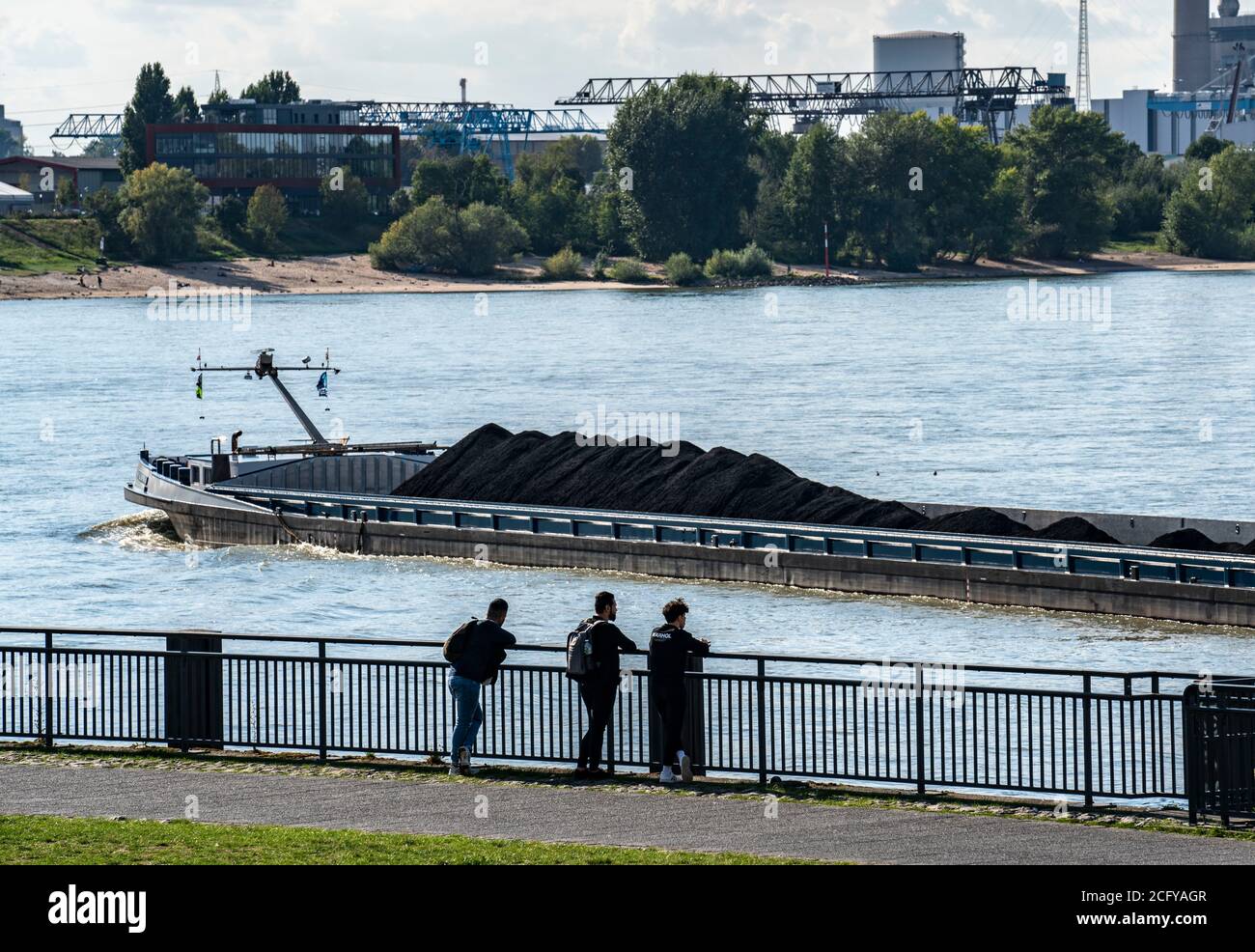 Coal freighter hi-res stock photography and images - Alamy