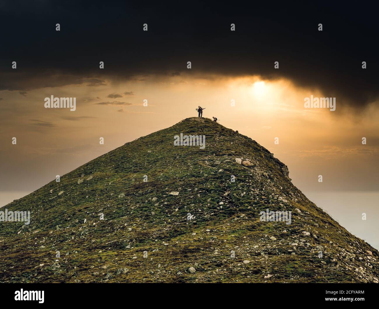 Pyramid shaped mountain hi-res stock photography and images - Alamy