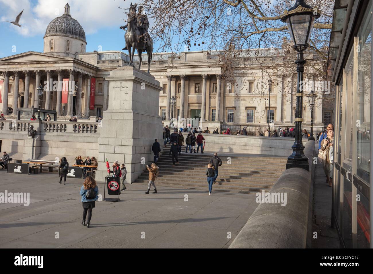 Broad urban steps hi-res stock photography and images - Alamy