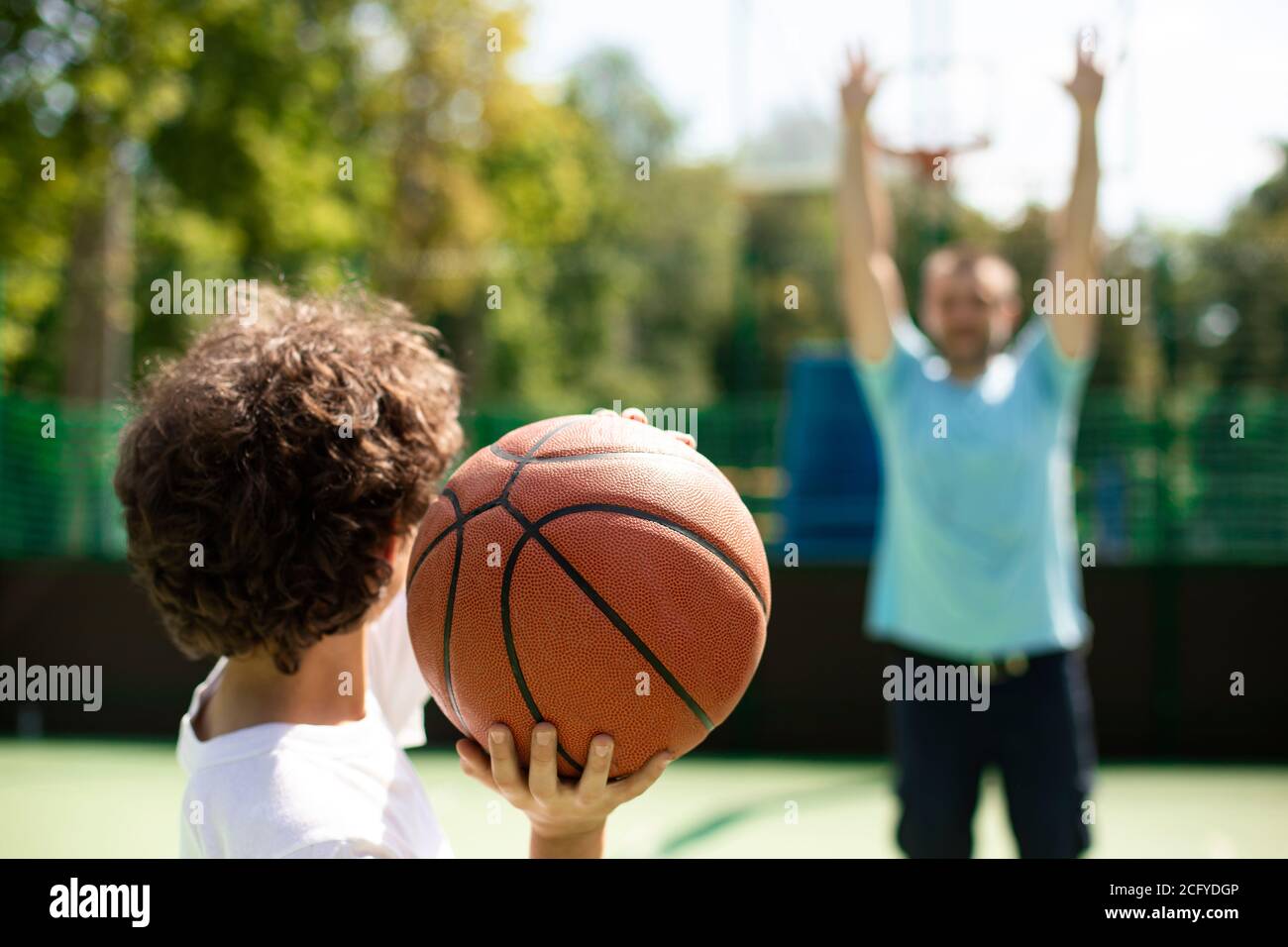 Child throwing ball throw hi-res stock photography and images - Alamy