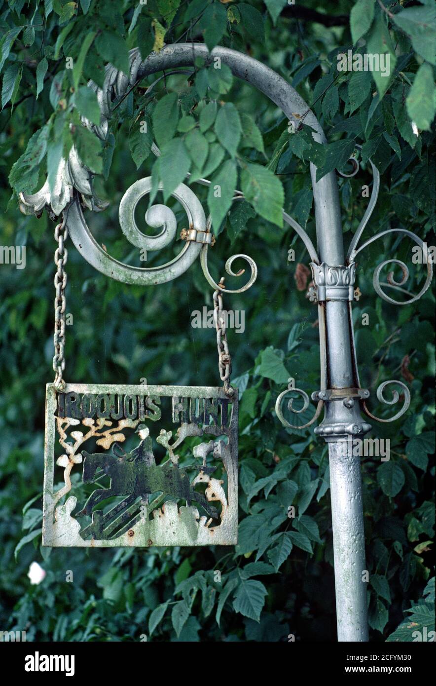 Iroquois hunt hi-res stock photography and images - Alamy