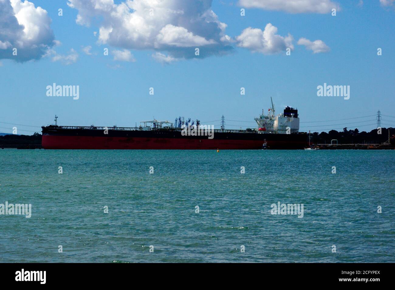 Ship to ship transfer of crude oil hi-res stock photography and images ...
