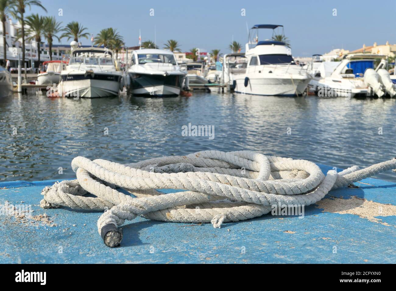 Towing hawser hi-res stock photography and images - Alamy