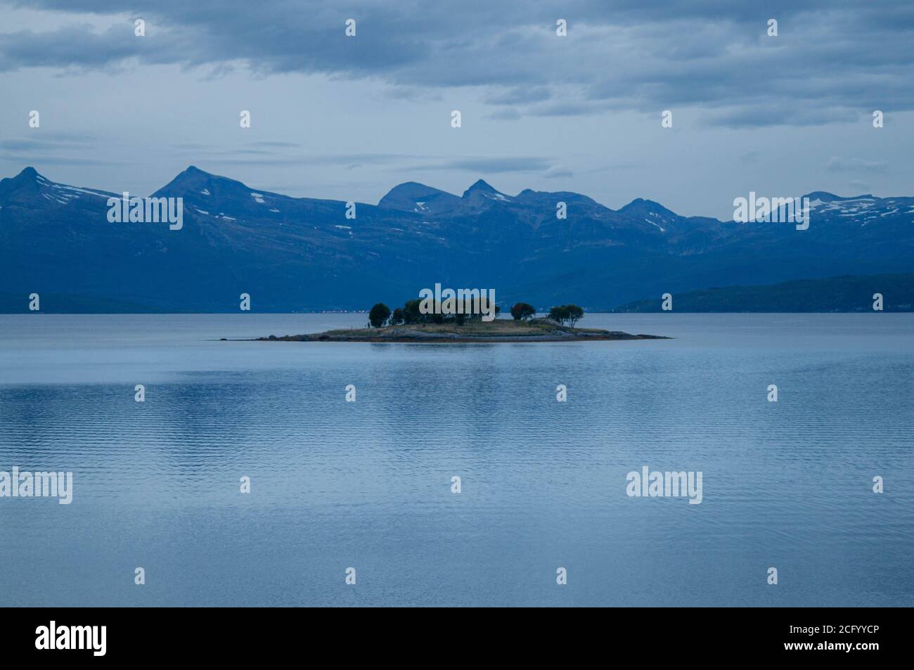 Blue hour mountains hi-res stock photography and images - Alamy