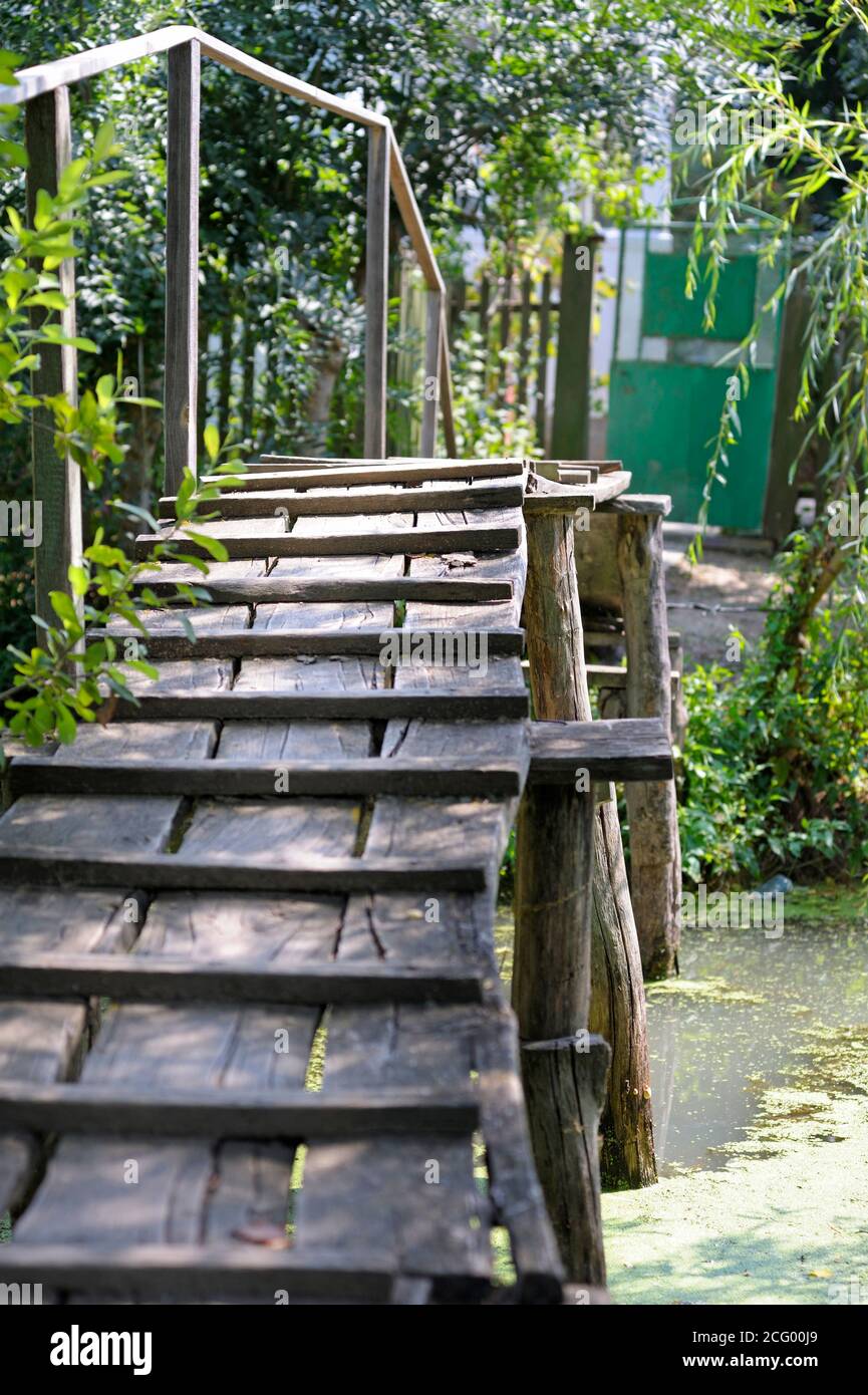 Old wooden footbridge hi-res stock photography and images - Alamy