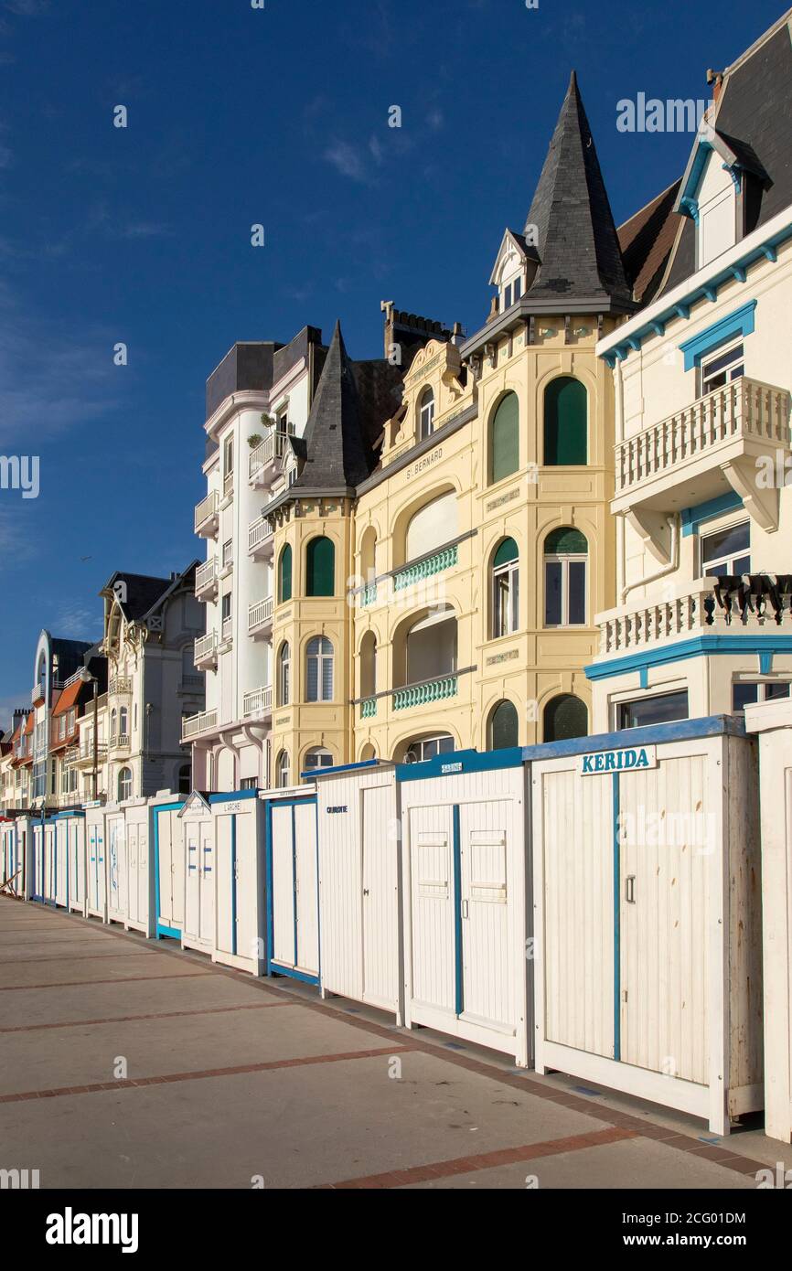France, Pas de Calais, the Opale coast, Wimereux, the dike, beach huts ...