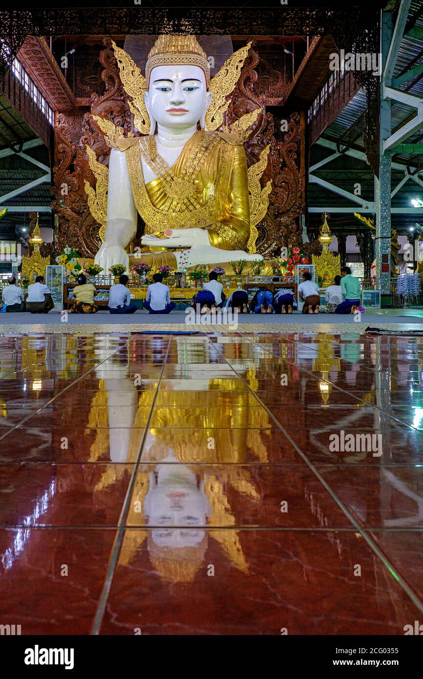 Myanmar (Burma), Yangoon, sitting Buddha, Pagoda of Ngar Htat Gyi Stock Photo - Alamy