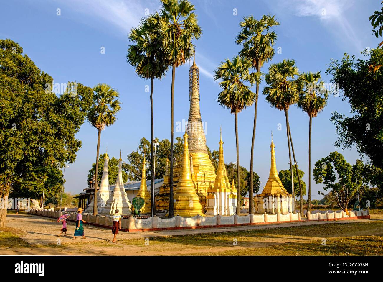 Myanmar (Burma), Shan state, Inle Lake, Pekhon, Village of Nan Thot ...