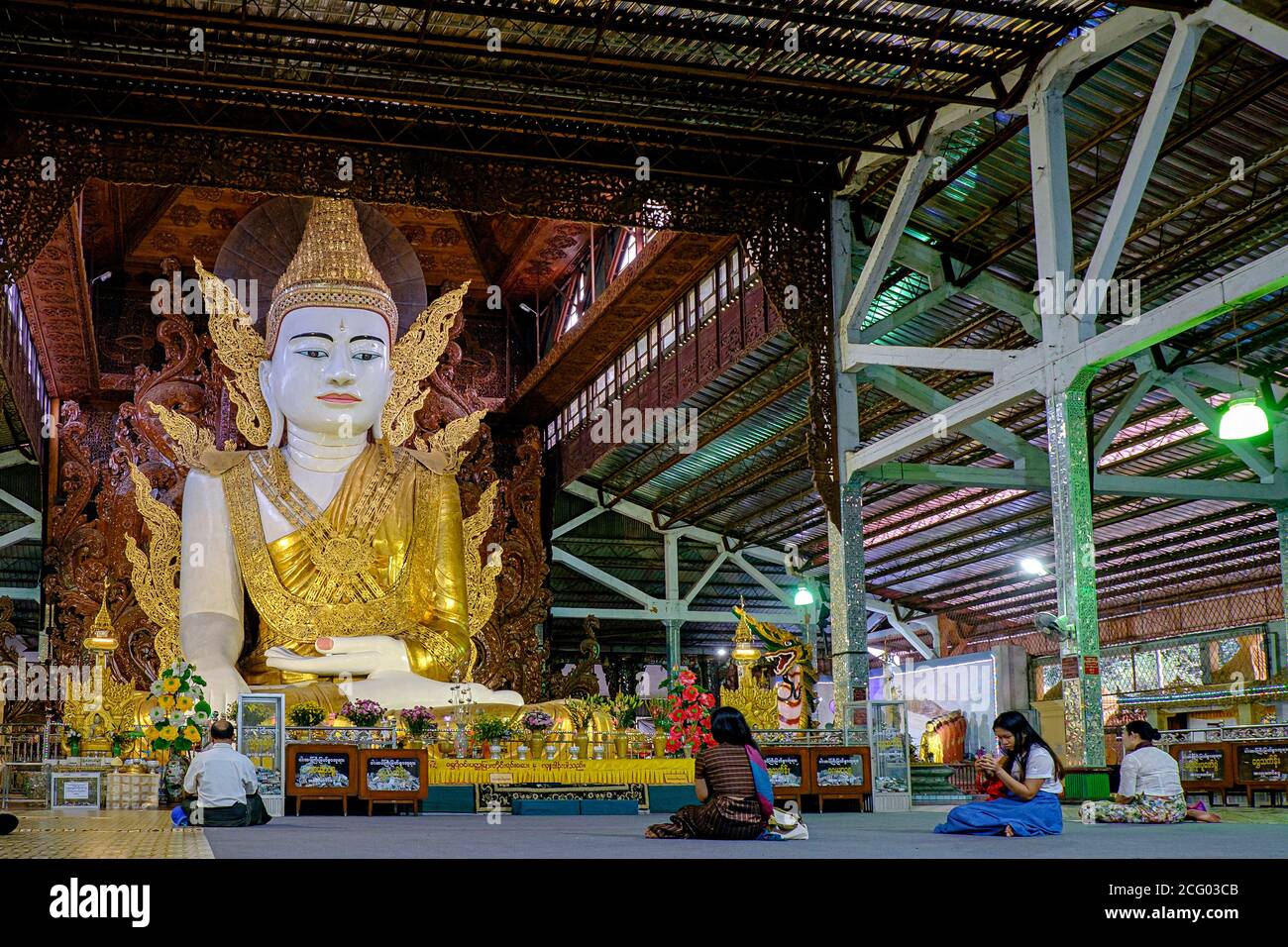Ngar htat gyi buddha hi-res stock photography and images - Alamy