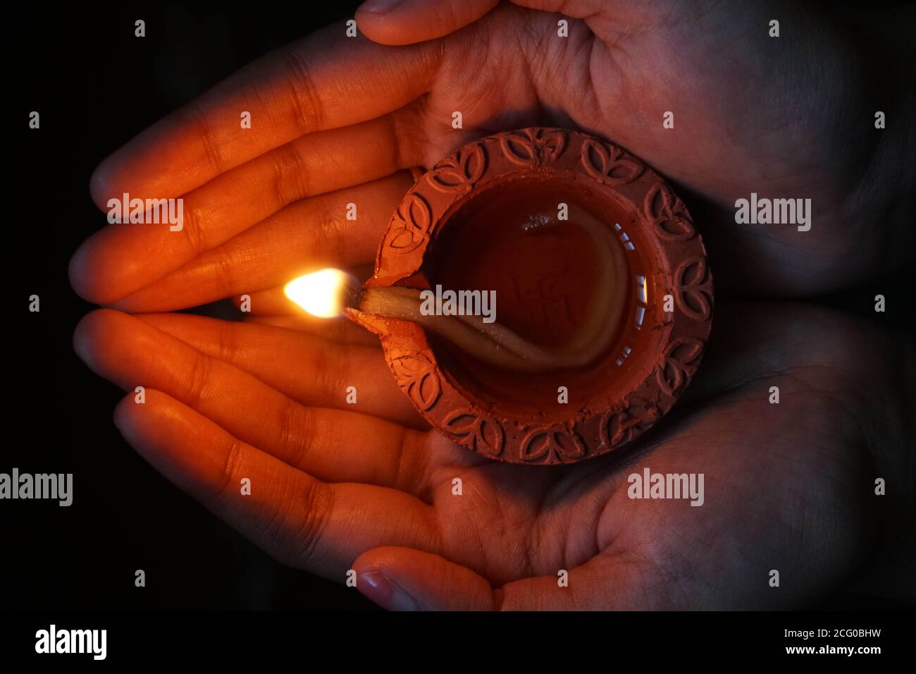 women hand holding oil lamp Stock Photo - Alamy