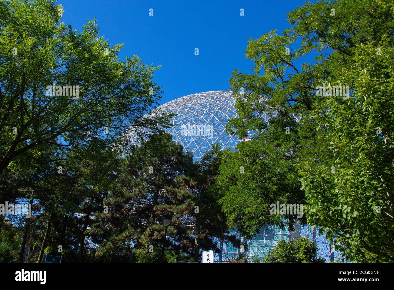 Building construction geodesic dome hi-res stock photography and images ...