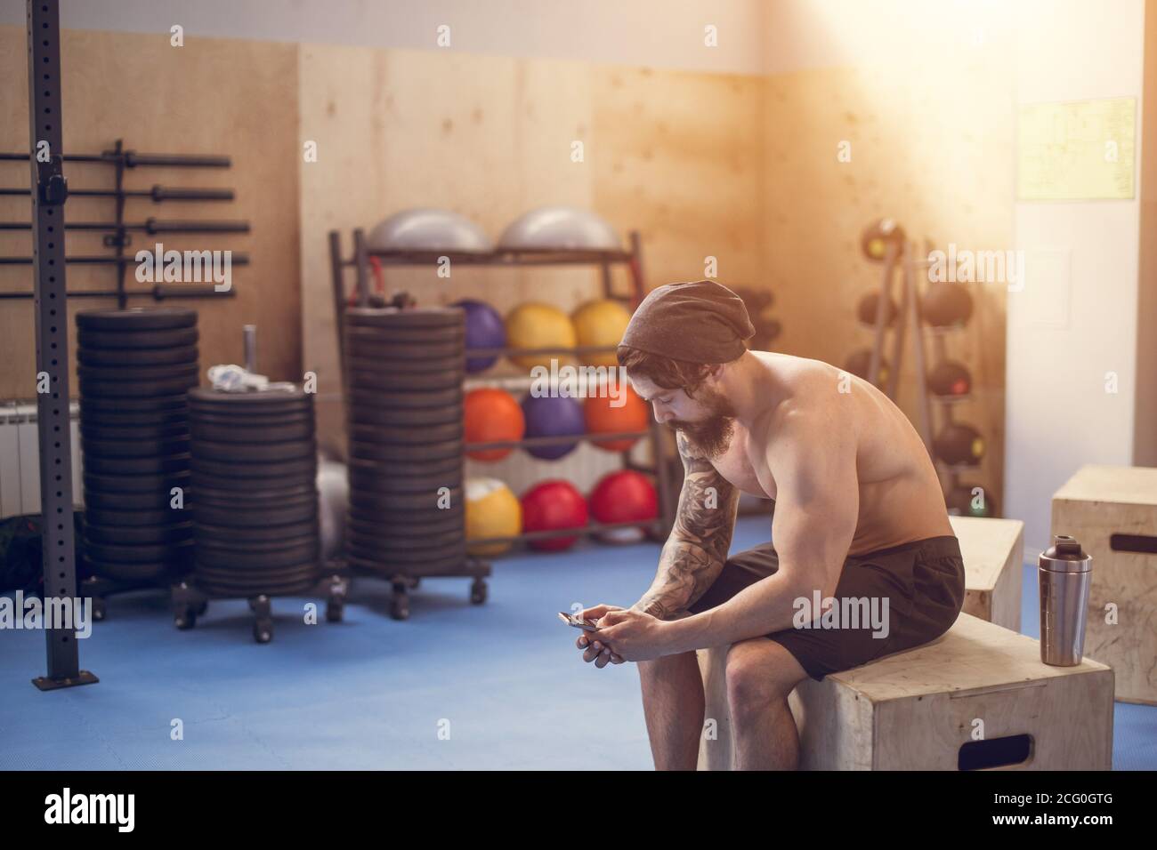 Attractive muscular male bodybuilder leaning hi-res stock photography ...