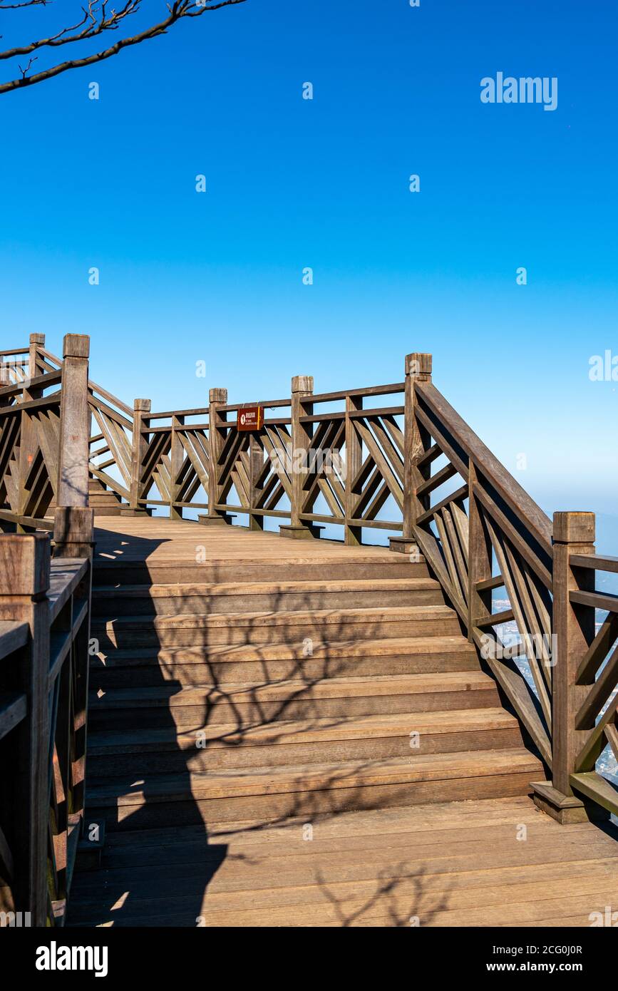 Wooden cliff hanging walkway on top of Tianmen Mountain Stock Photo - Alamy
