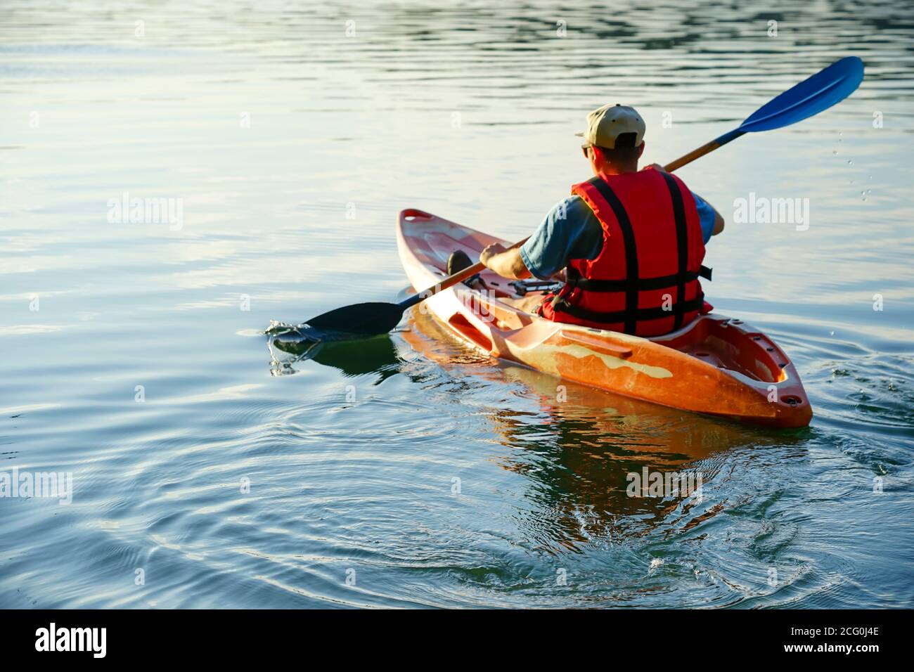 paddle footprints on the water, the guy in the boat is rowing Stock ...