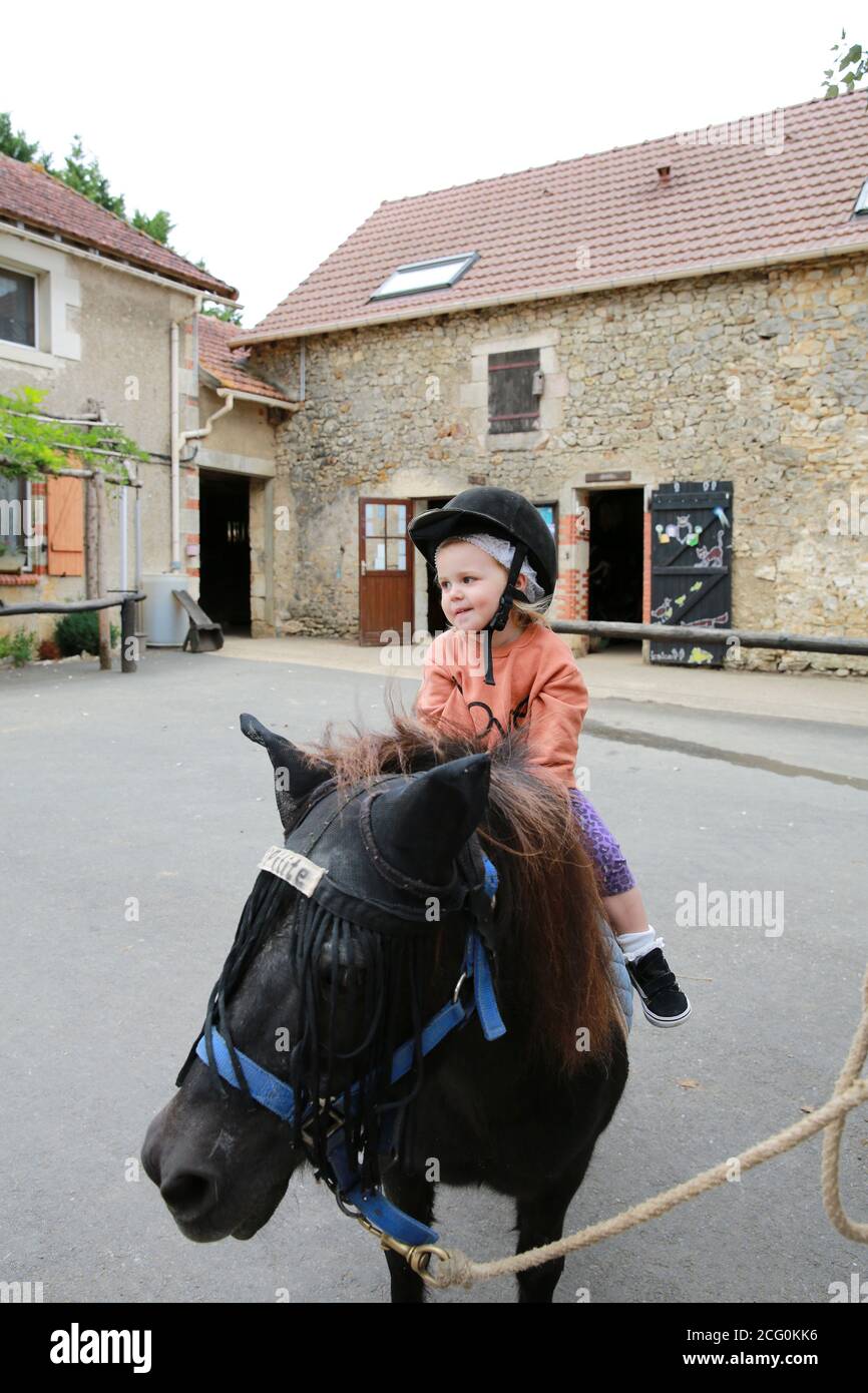 Small girl leading pony hi-res stock photography and images - Alamy