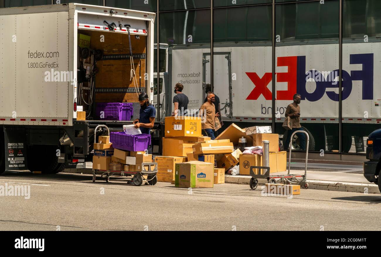 Fedex economy hi-res stock photography and images - Alamy