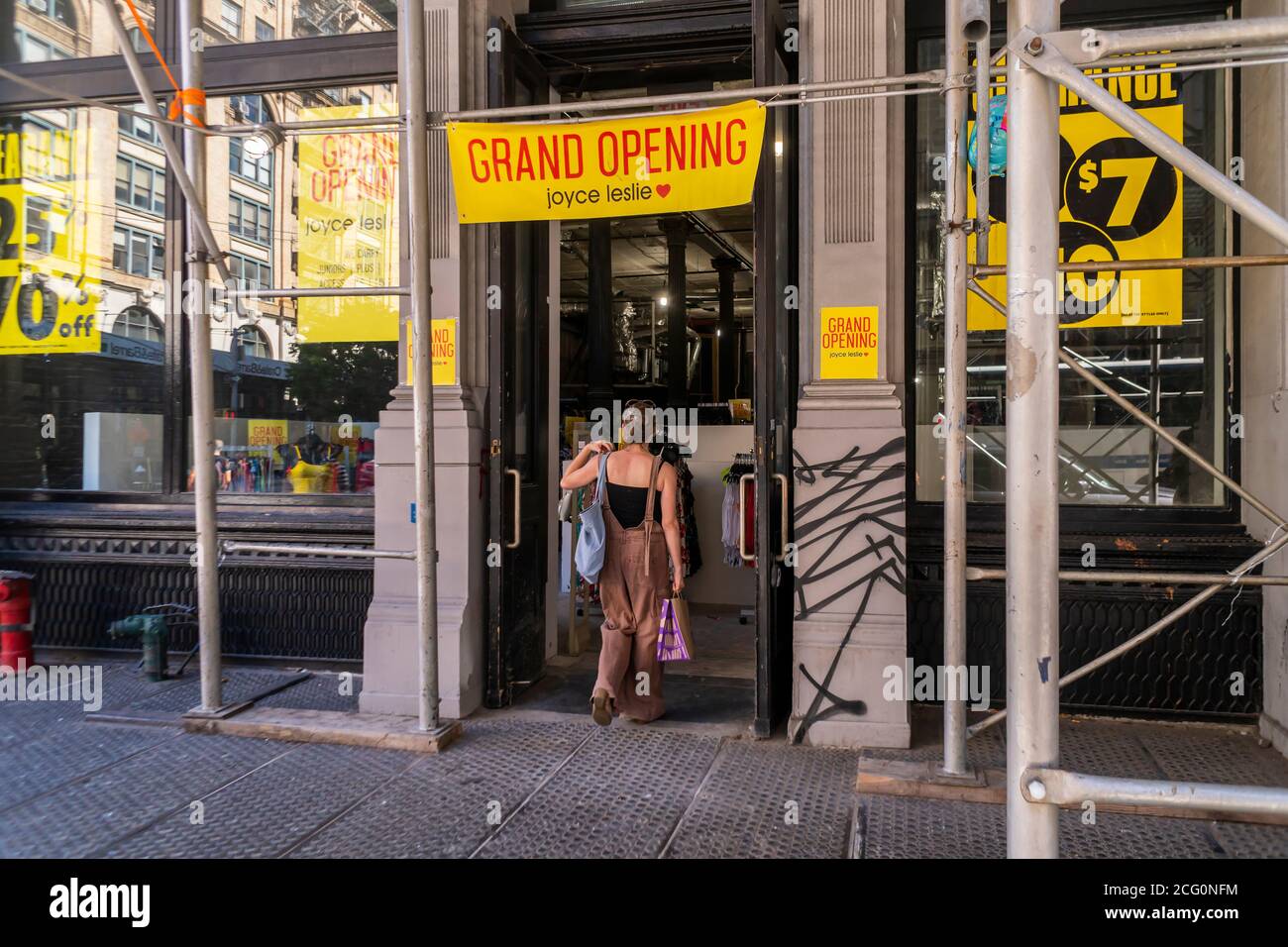 Joyce leslie hi-res stock photography and images - Alamy