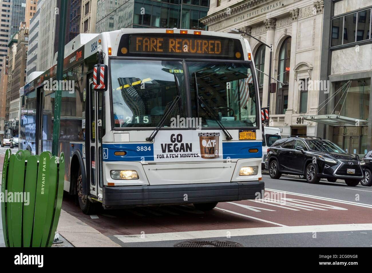 Nyc bus services hi-res stock photography and images - Alamy