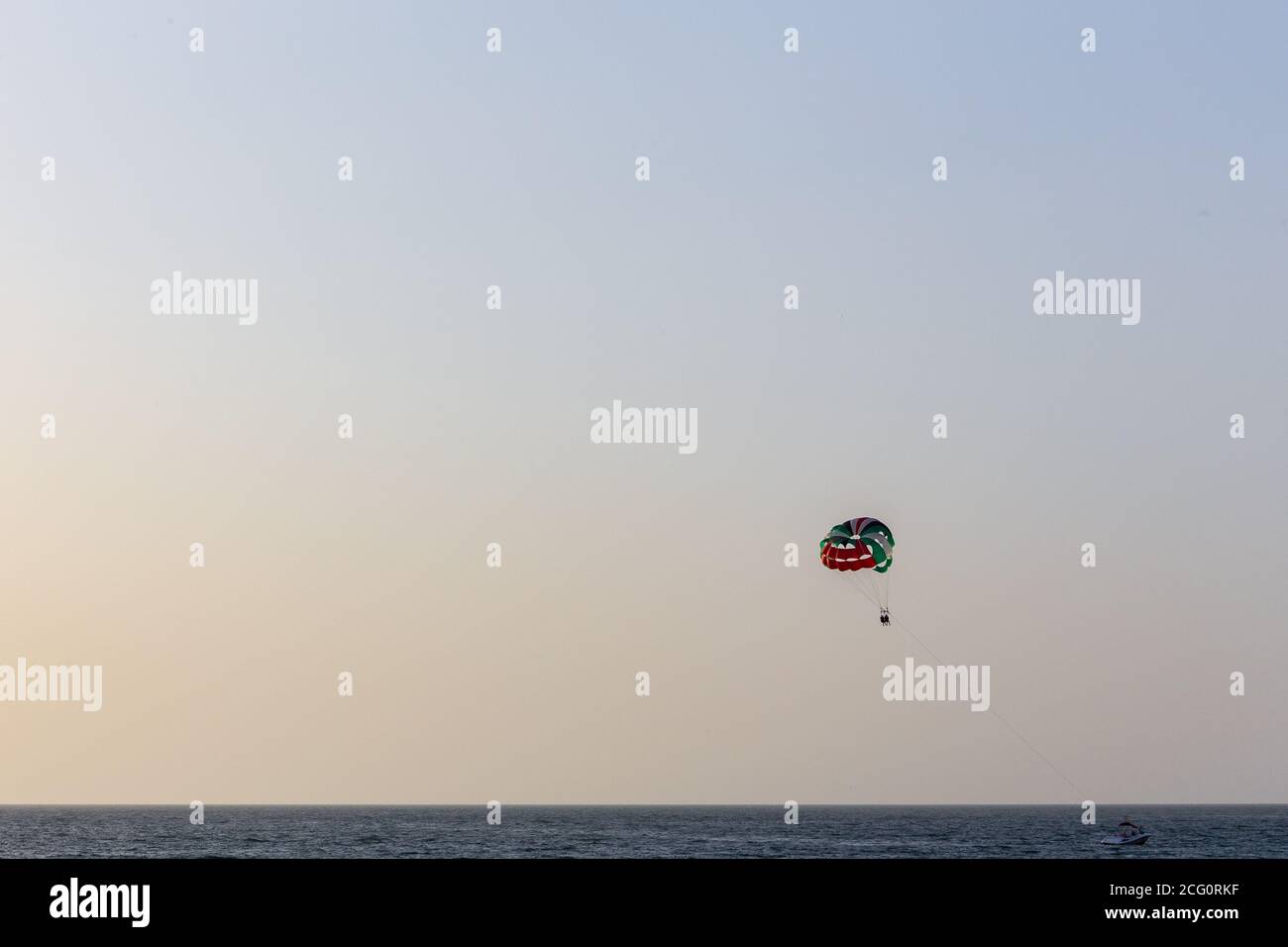 Parasailing dubai uae hi-res stock photography and images - Alamy