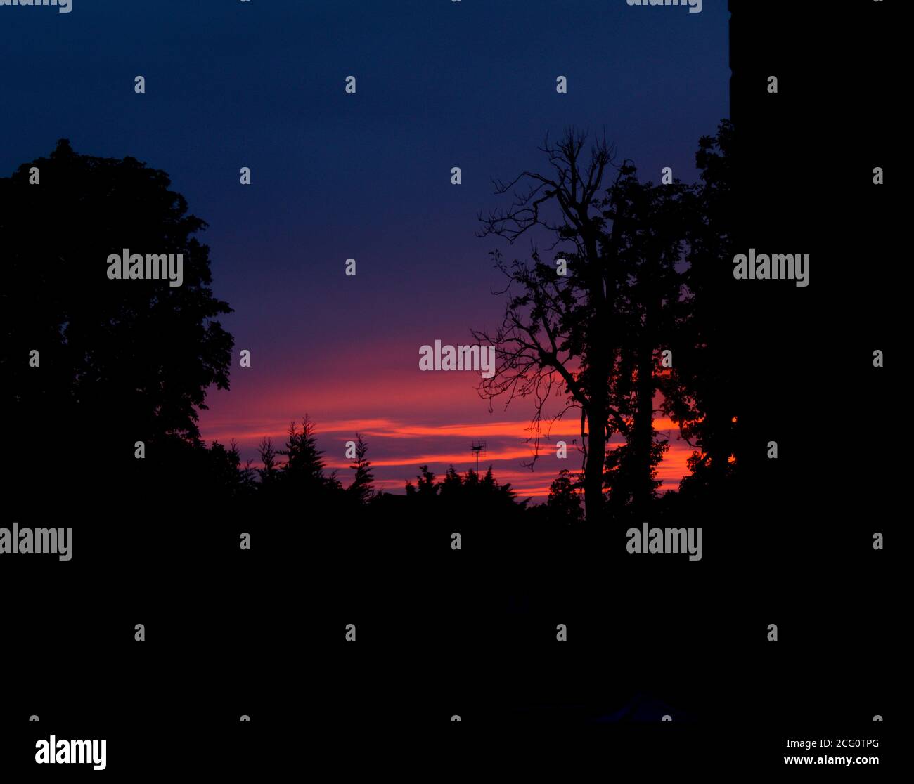 Deep ocean sunset hi-res stock photography and images - Alamy