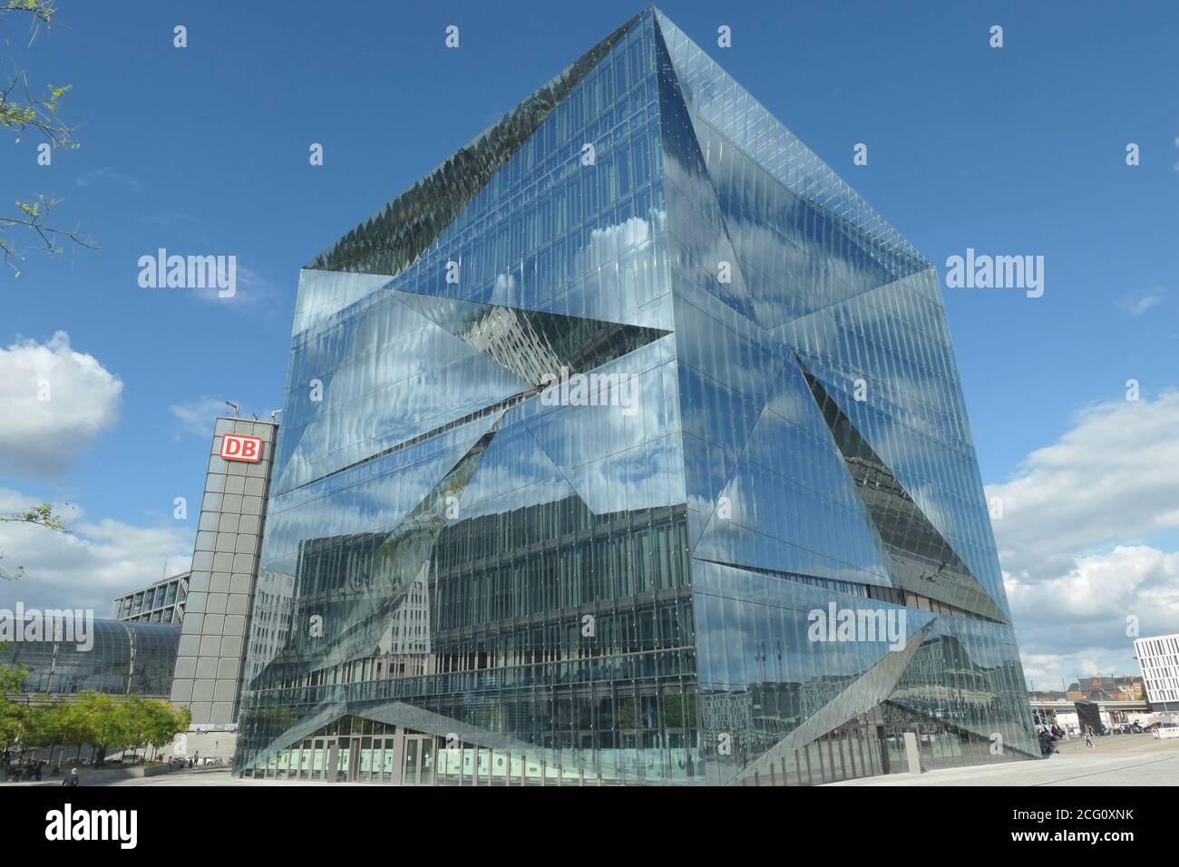 The Cube am Hauptbahnhof in Berlin Stock Photo - Alamy