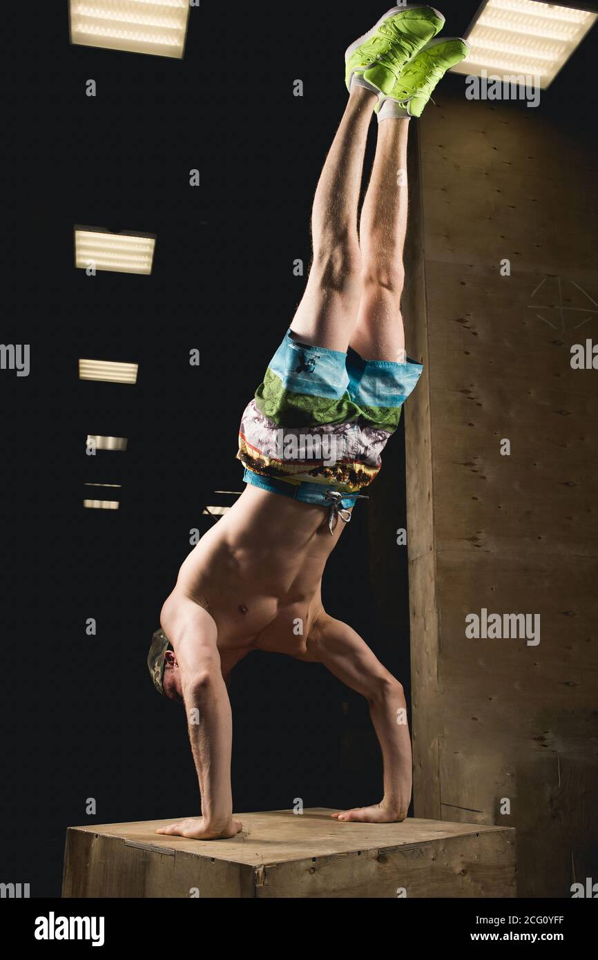 Handstand push-up man on box workout at gym pus ups Stock Photo - Alamy