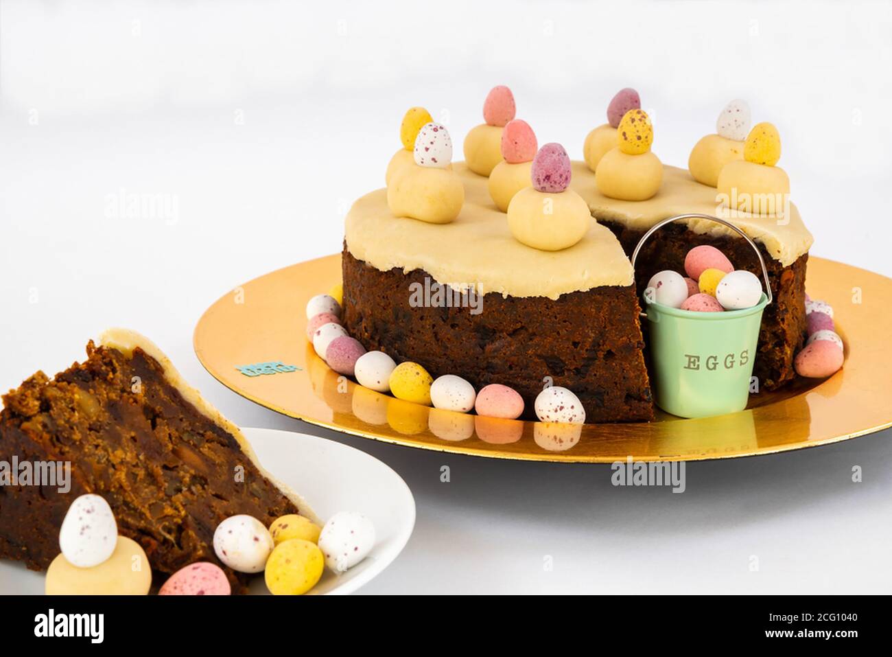 Simnel cake slice hi-res stock photography and images - Alamy