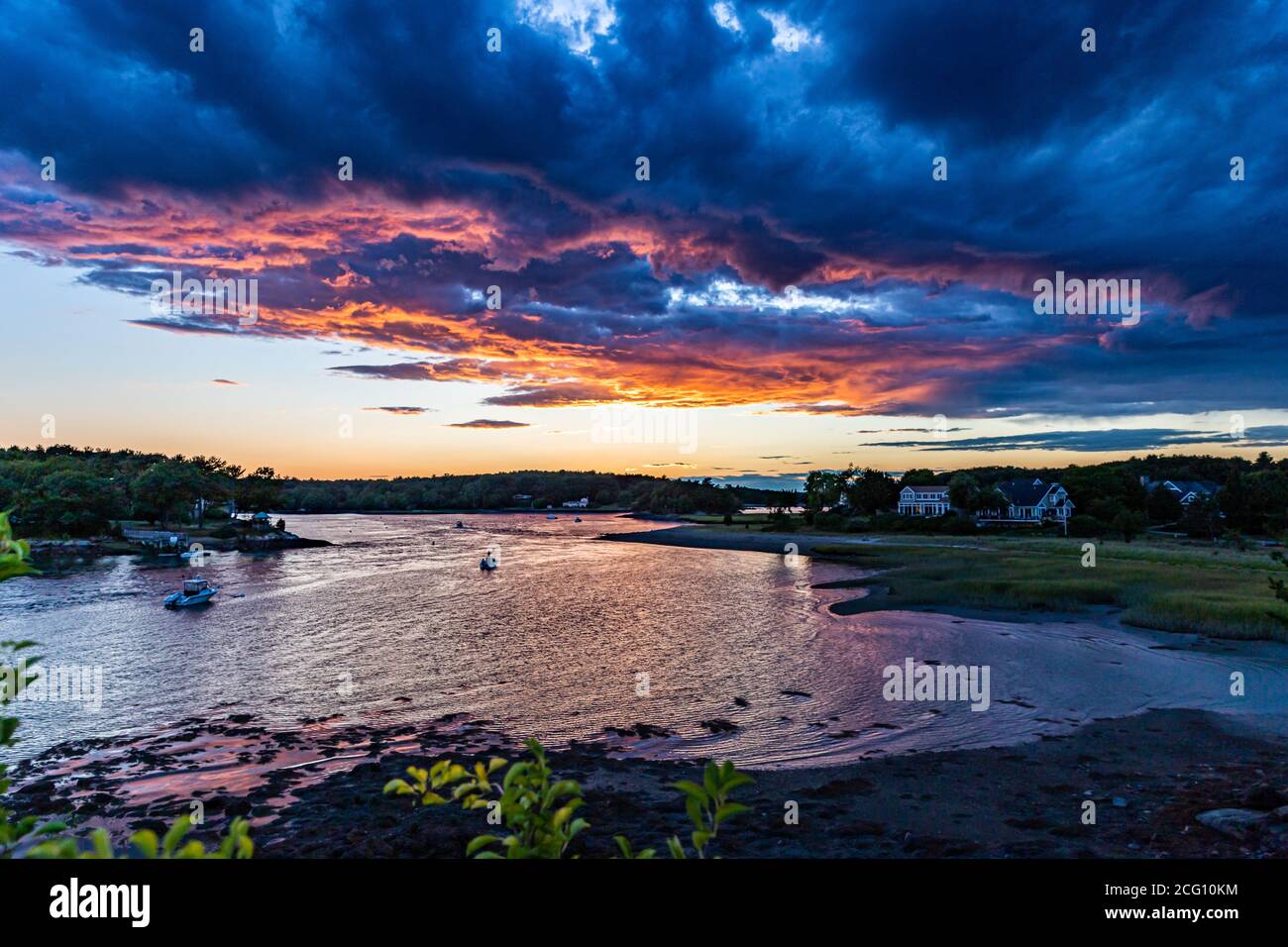Water catching fire hi-res stock photography and images - Alamy