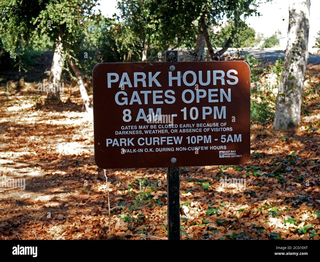 Beard Staging Area park hours sign, Alameda Creek Regional Trail ...