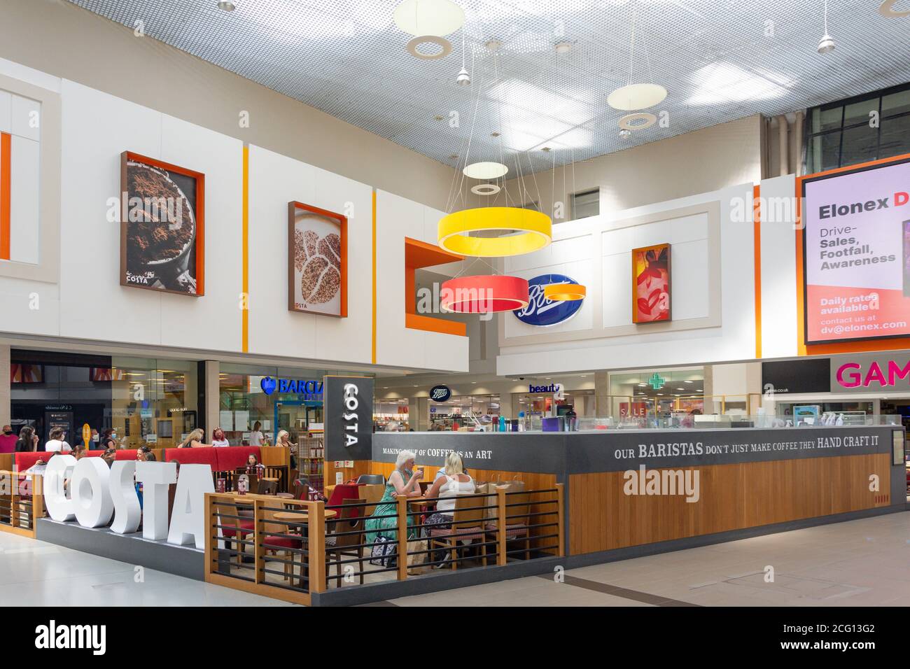 Redditch shopping centre hi-res stock photography and images - Alamy