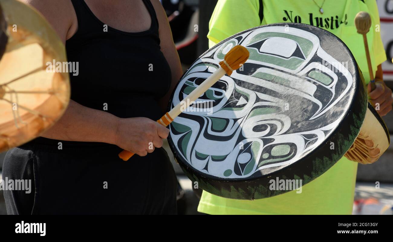 First nations drum circle hi-res stock photography and images - Alamy