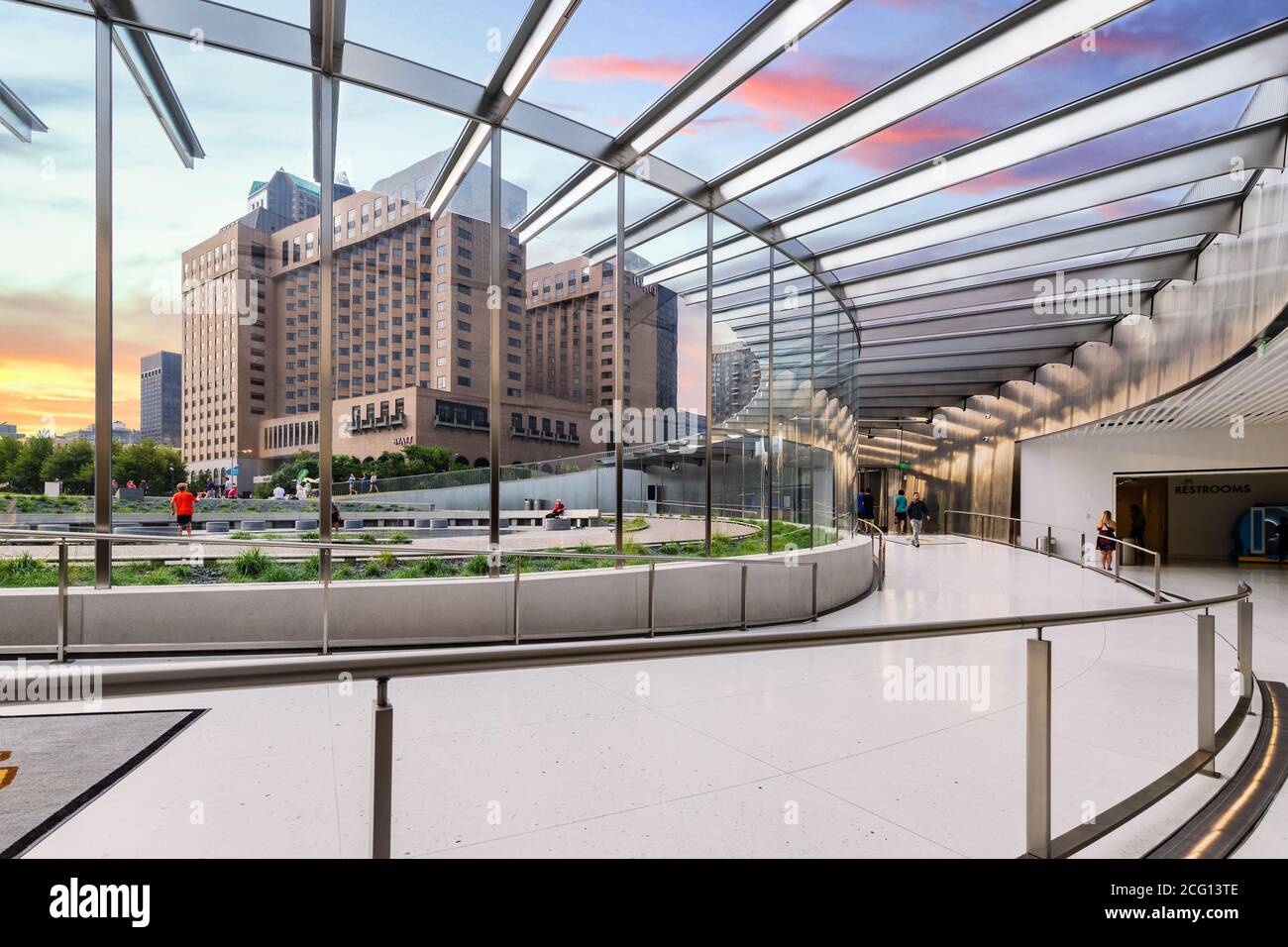 St louis gateway arch interior hi-res stock photography and images - Alamy