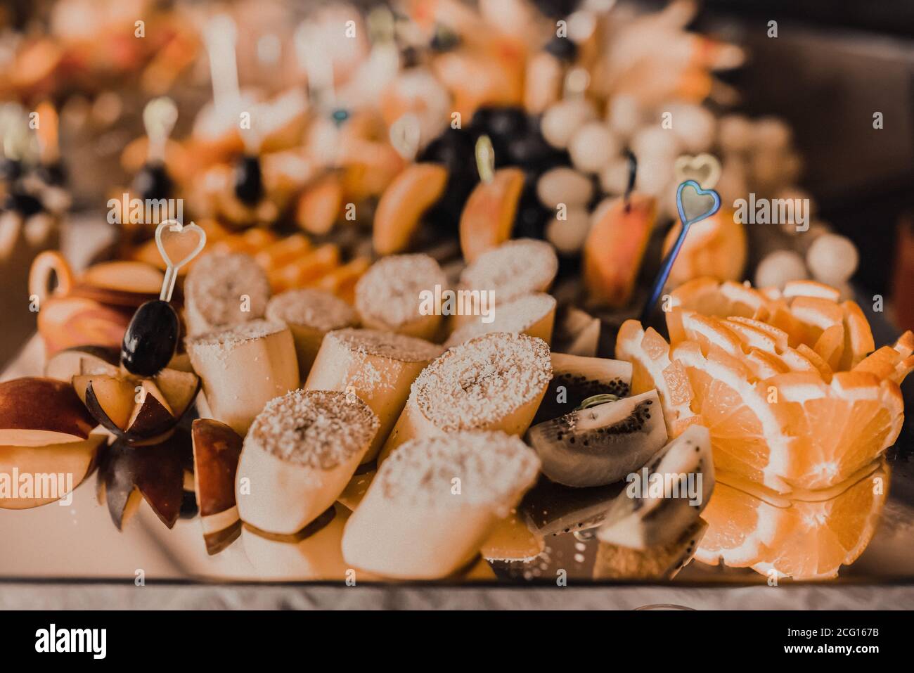 Buffet style table hi-res stock photography and images - Alamy