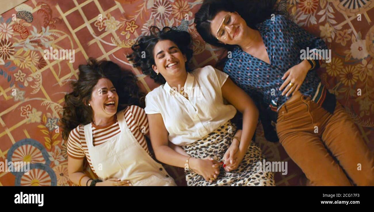 THE BROKEN HEARTS GALLERY, from left: Molly Gordon, Geraldine ...